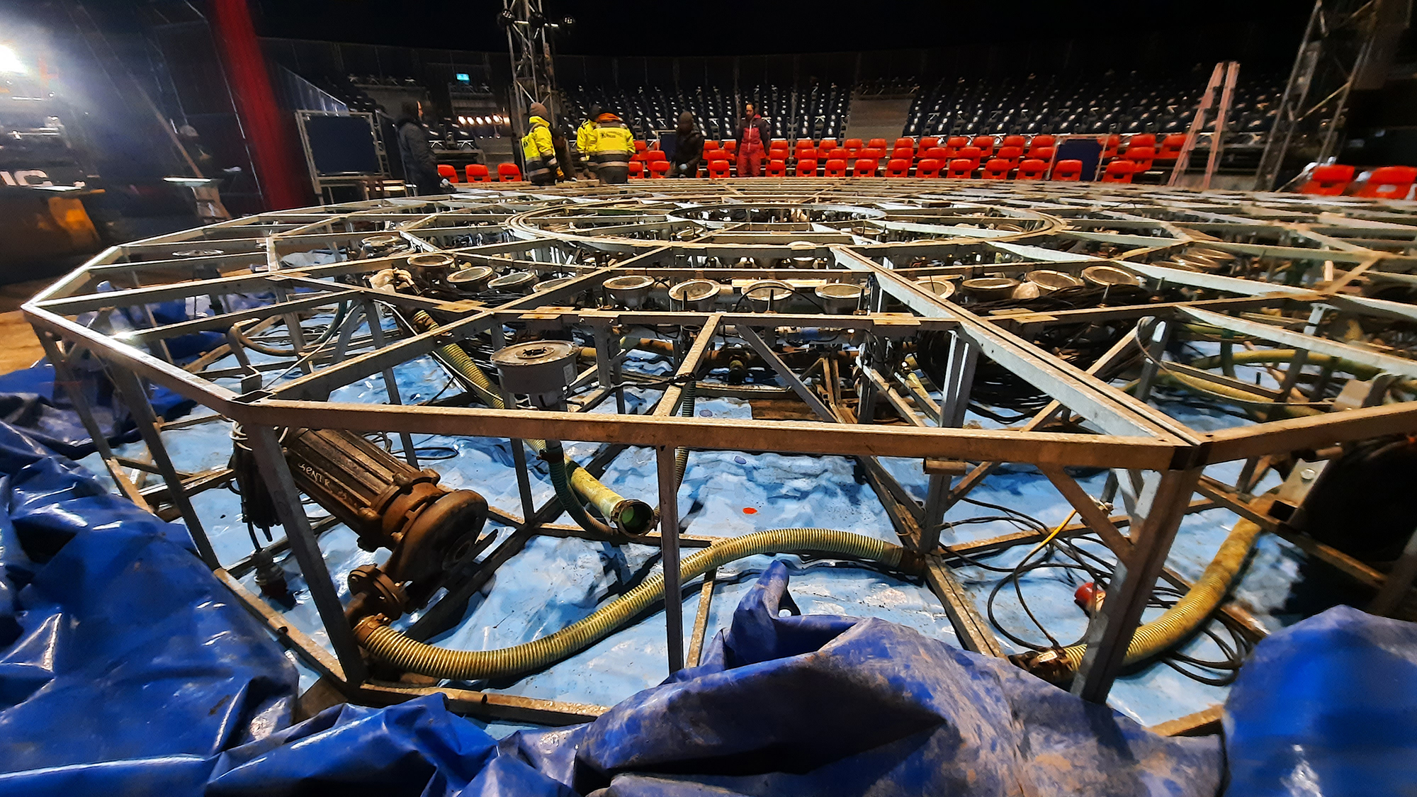 Zirkus Charles Knie Aufbau Wassermanege 3 - veröffentlicht bei Einbeck ...